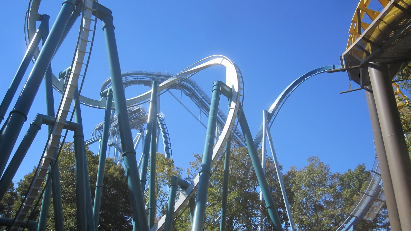 Bobbie's Roller Coaster And Theme Park Reviews: ALPENGEIST