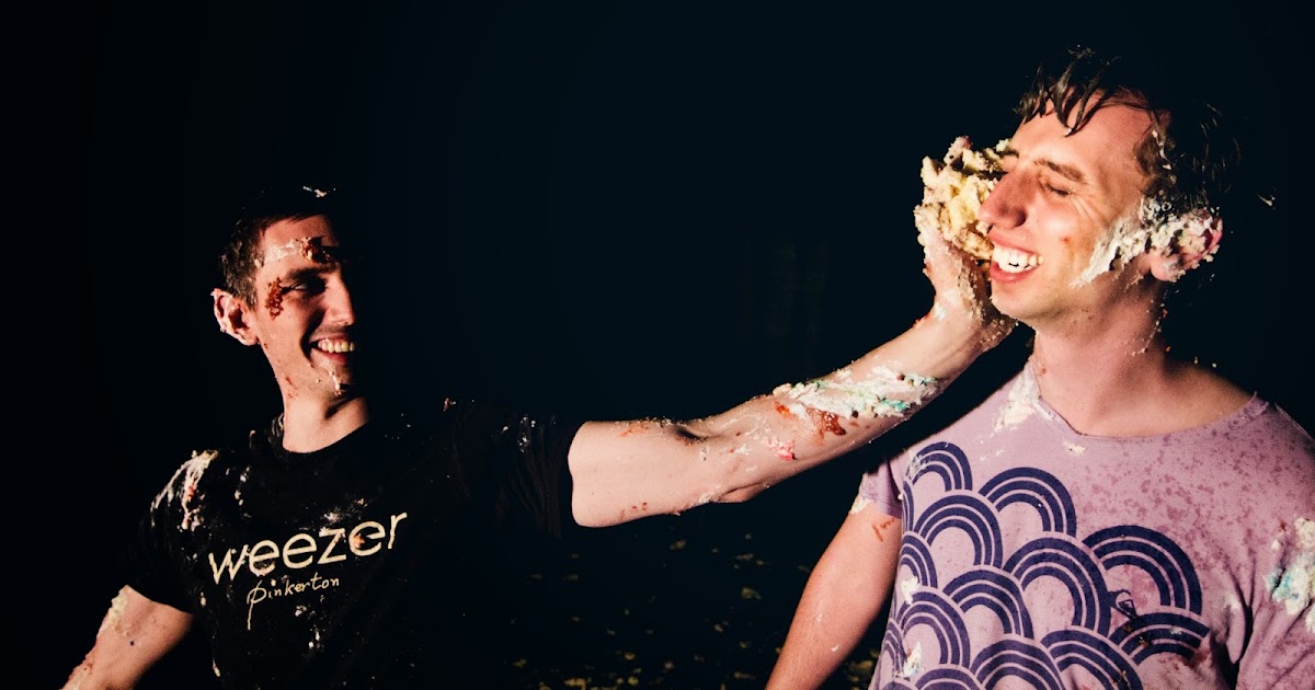 Sweet and Sarcastic: CAKE FIGHT!
