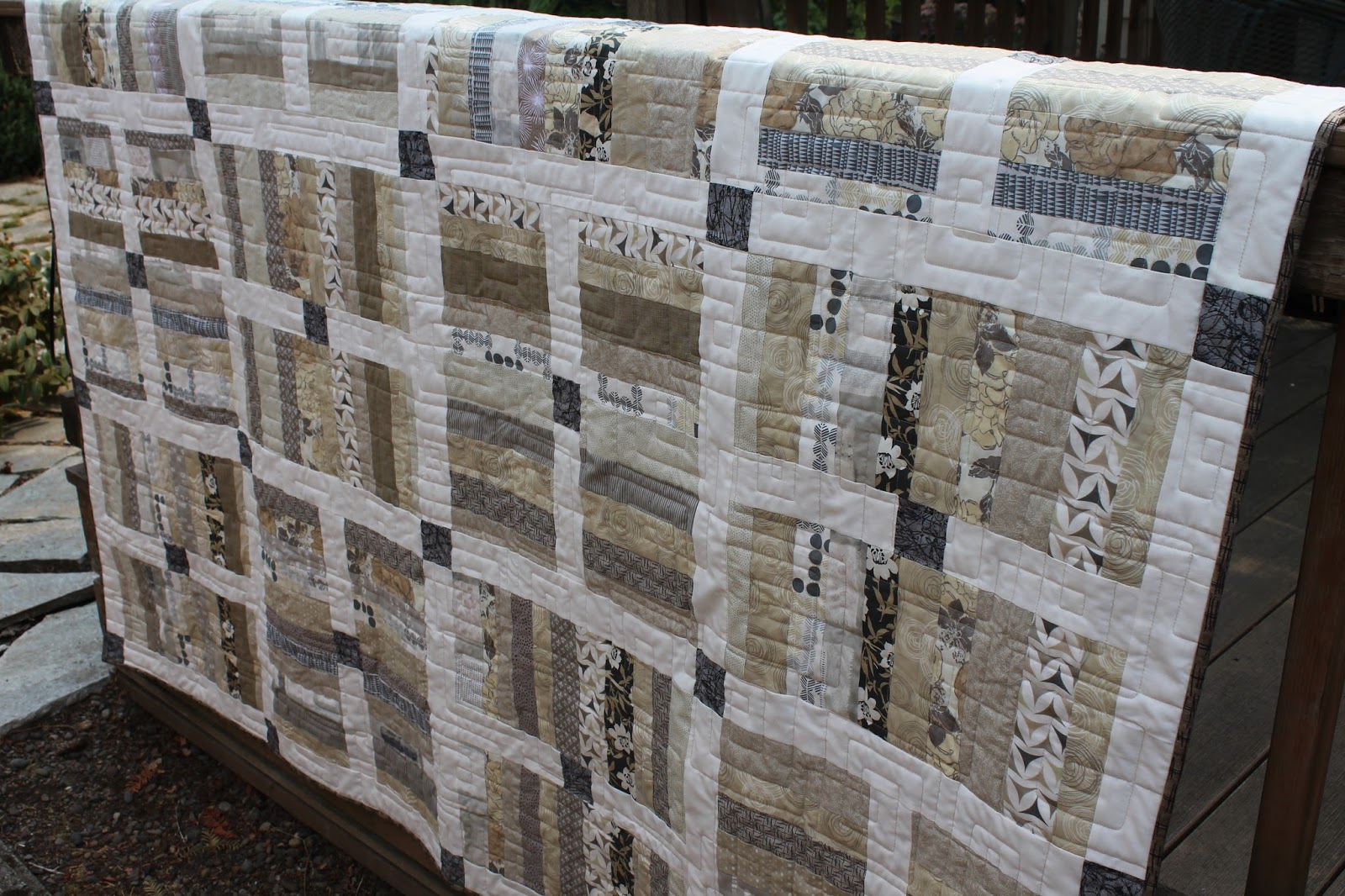 Quilting is more fun than Housework...: Neutral Strings - A Finish