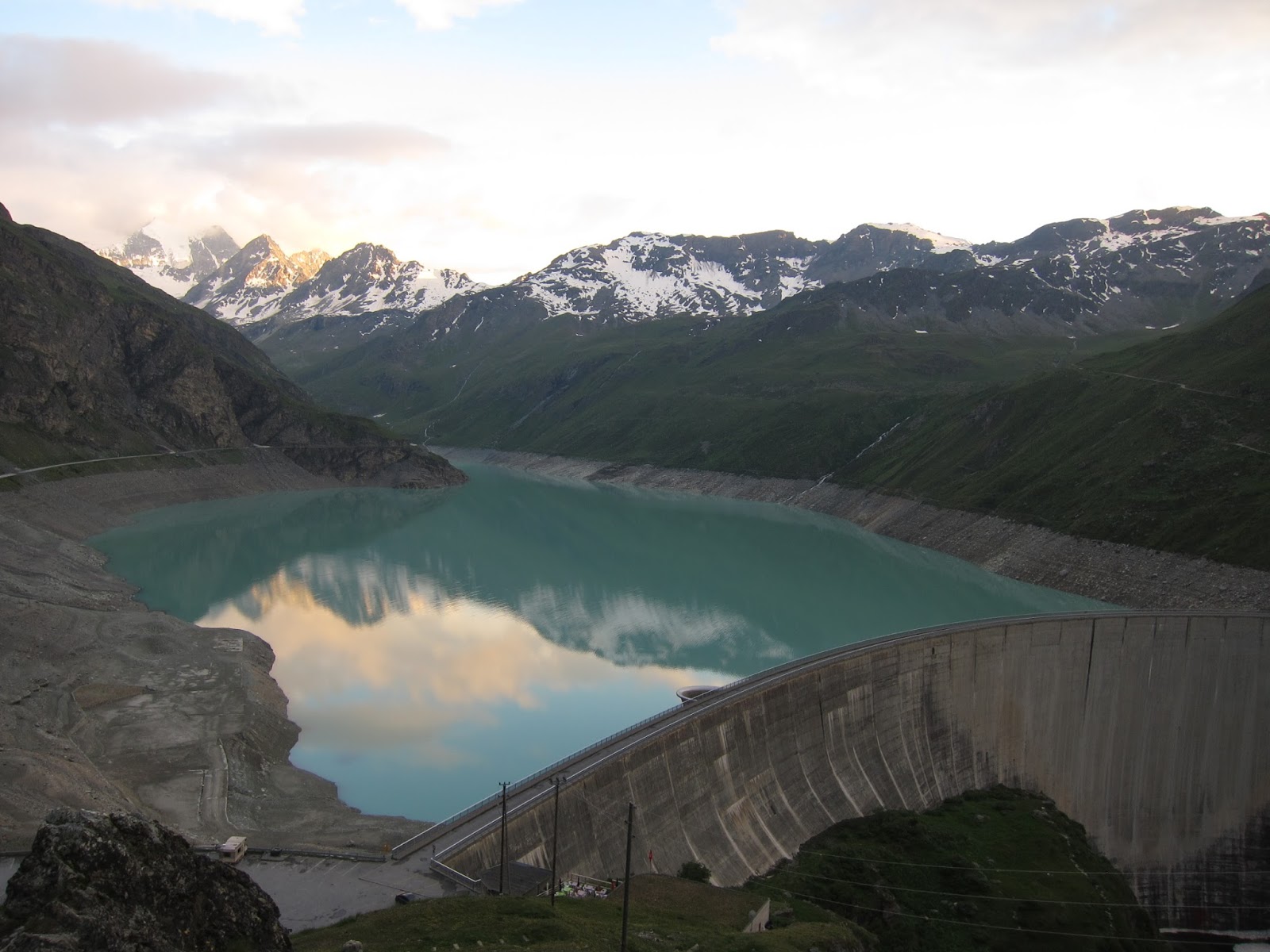 A LA RECHERCHE DE - IN SEARCH OF...: Day 4: Barrage de Moiry (2,200 ...