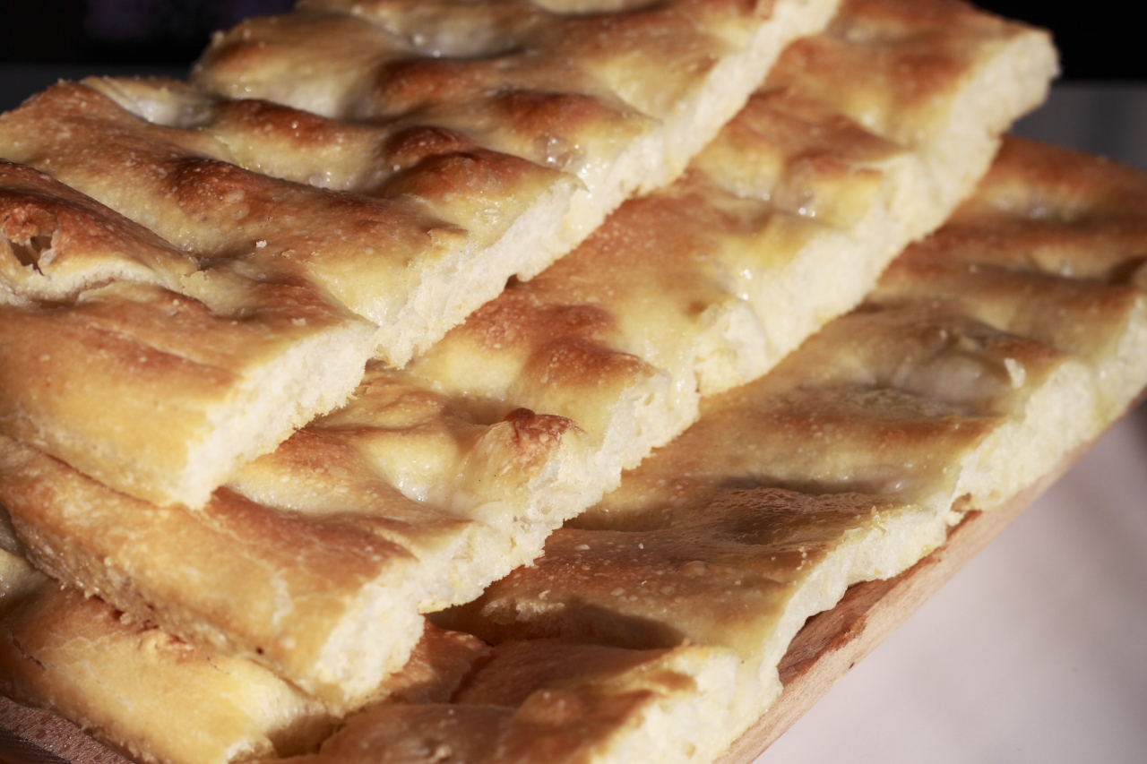 TERRADELTIPICO: LIGURIA: LA FOCACCIA CLASSICA DI GENOVA
