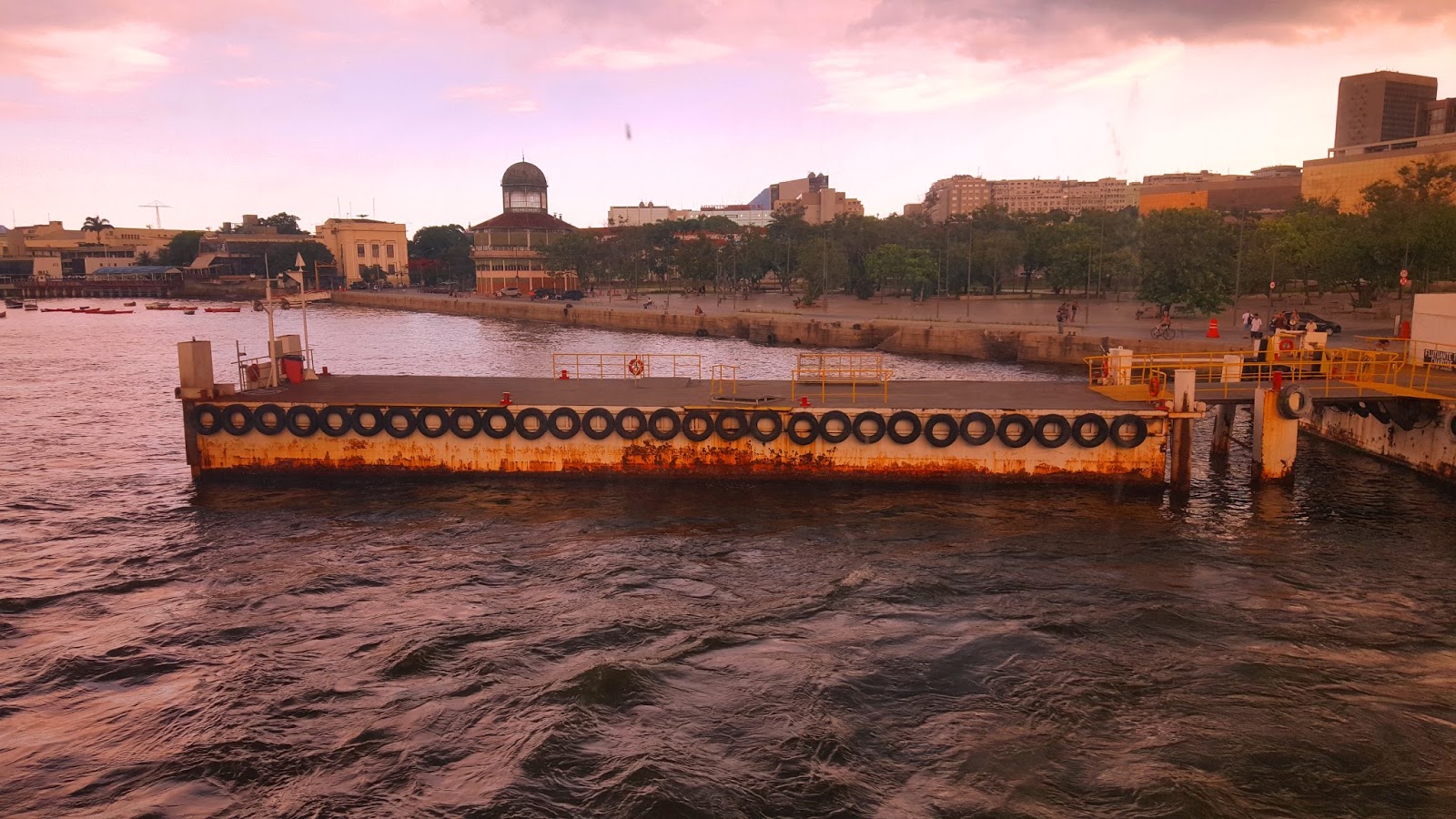 PASSEIO NA BARCA RIO/NITERÓI | Uma Senhora Viagem