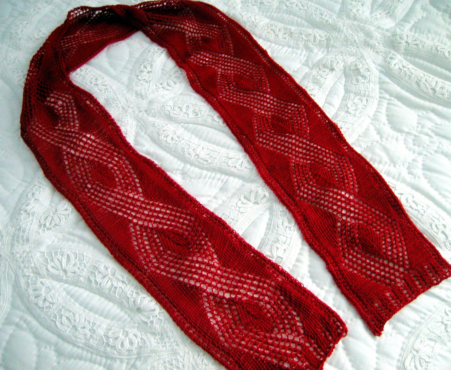 lostsentiments: Openwork Diamond Scarf - Free Knitting Pattern