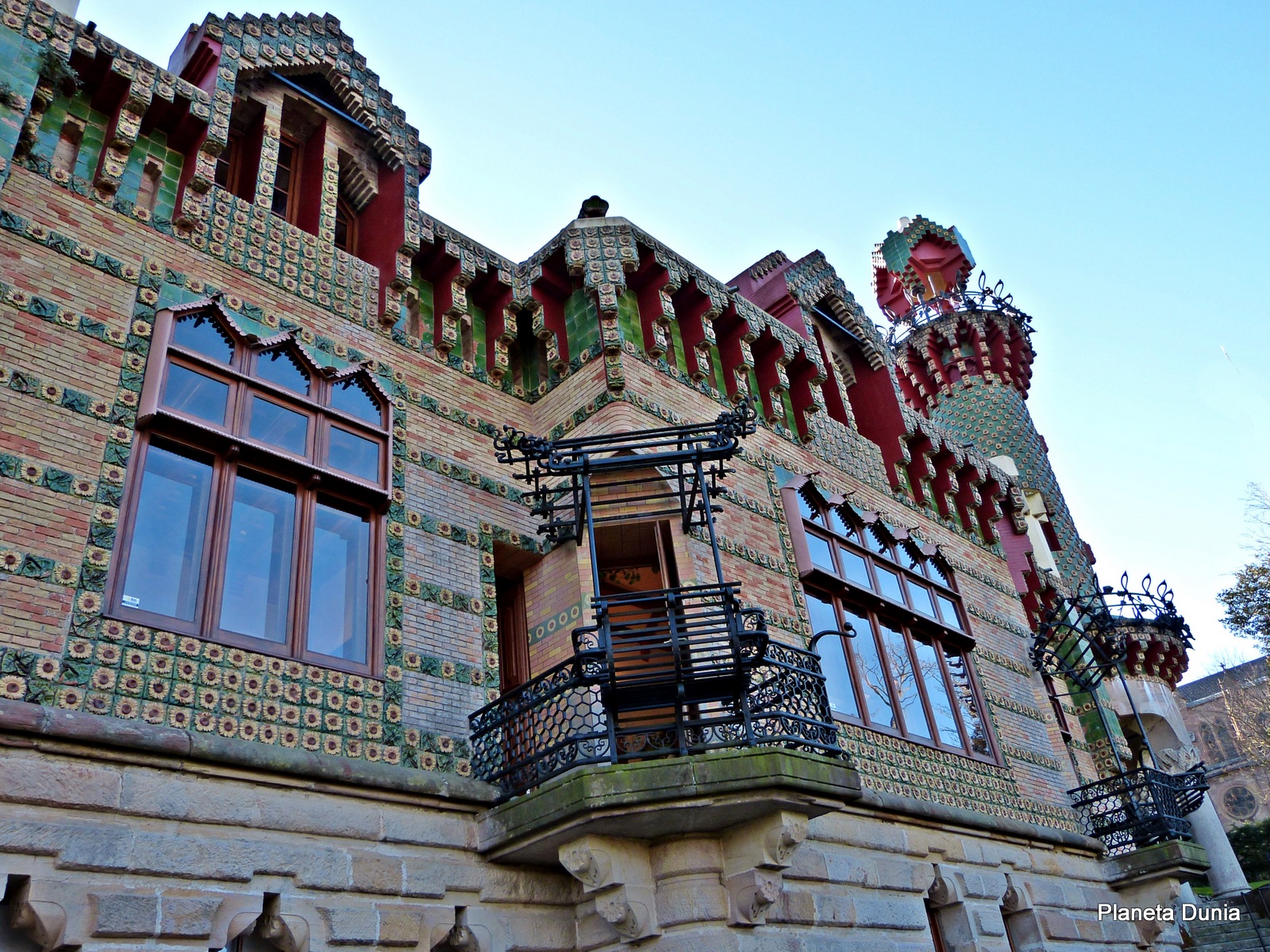 Planeta Dunia: Villa Quijano: El Capricho de Gaudí (Comillas, Cantabria)