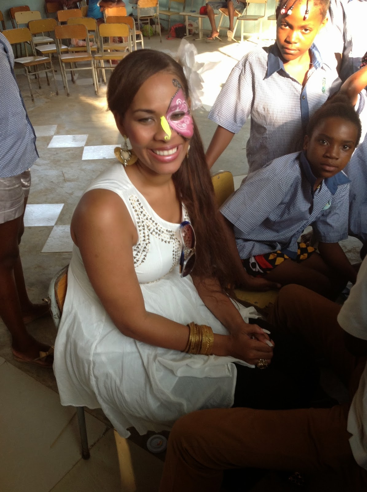 REVISTA WELWITSCHIA: Helga Fety anima crianças em Viana