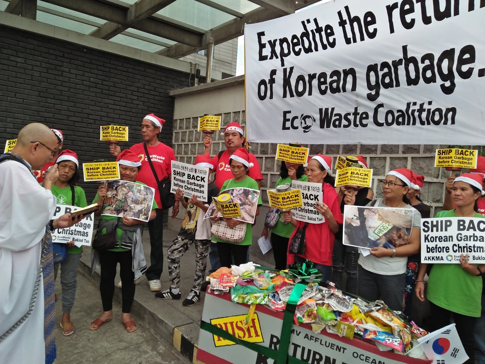 1 Day Before Christmas: Ship Back Korean Garbage to Its Origin Now