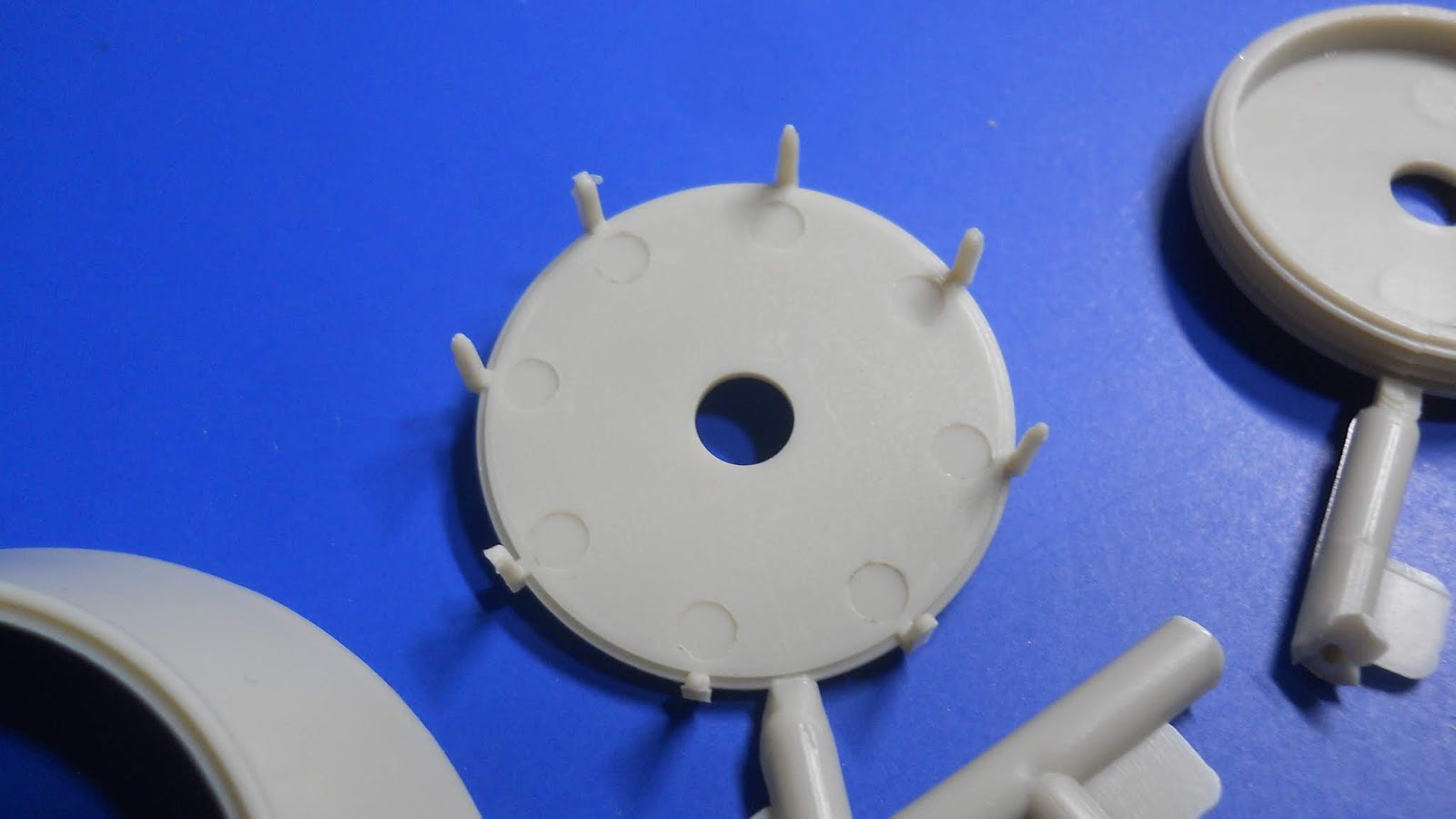 Scale Model Kit Review Blog (SMKR): ROBOT B9 Seamless Glass Dome ...