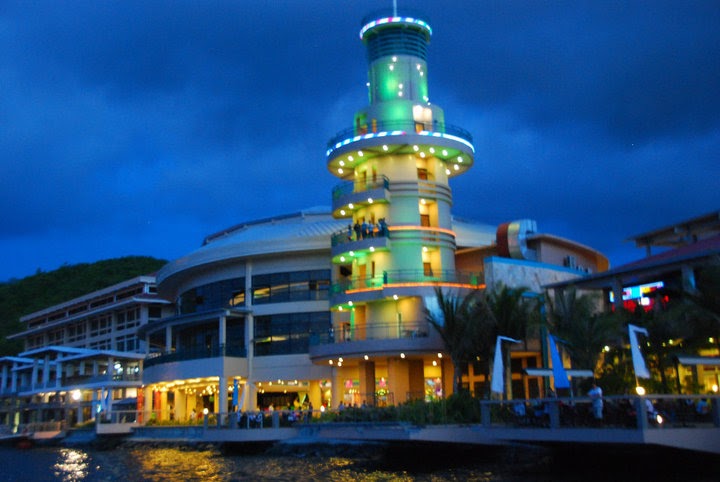 BICOL TOURIST SPOTS: Embarcadero de Legazpi