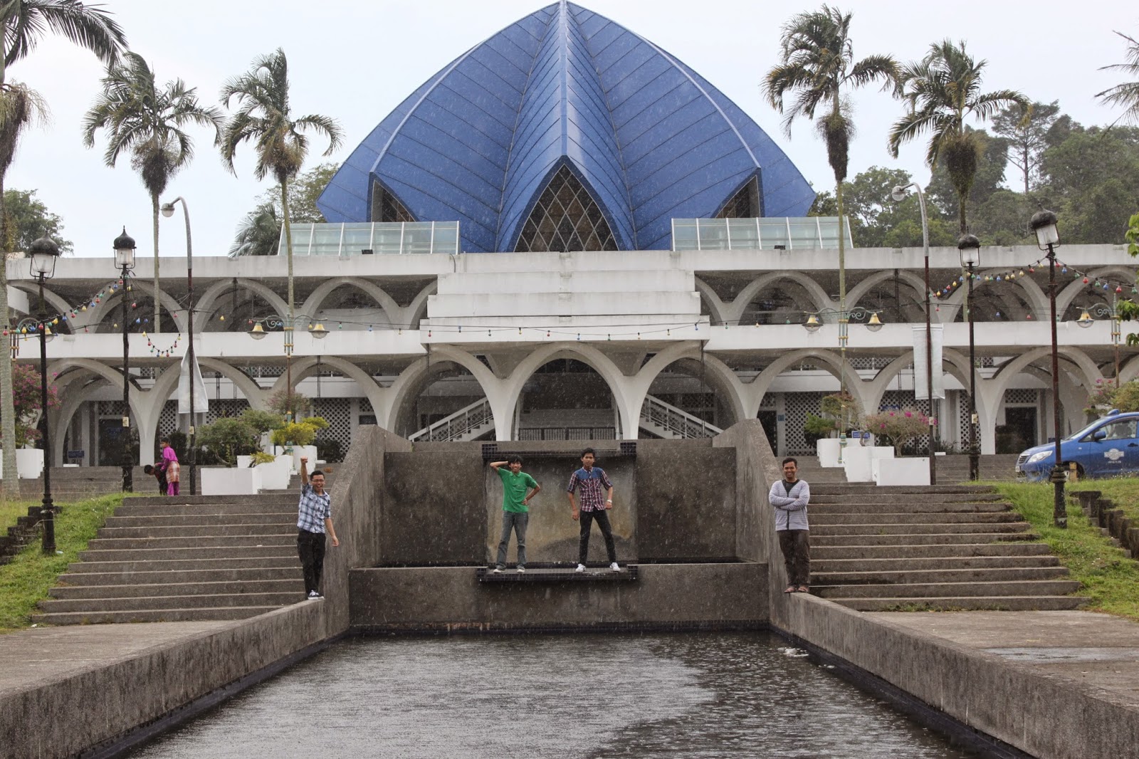 Exploring Bintulu 1: FIRST PLACE (MASJID ASSYAKIRIN)