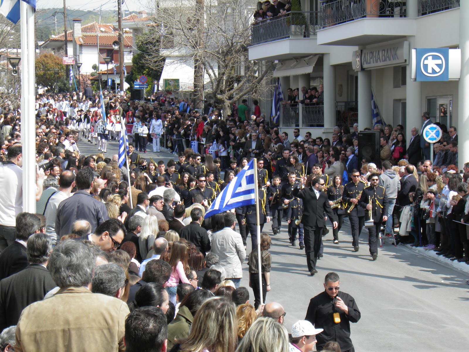 Μεγαλειώδης η μαθητική παρέλαση στο Ωραιόκαστρο με παρατράγουδα ...