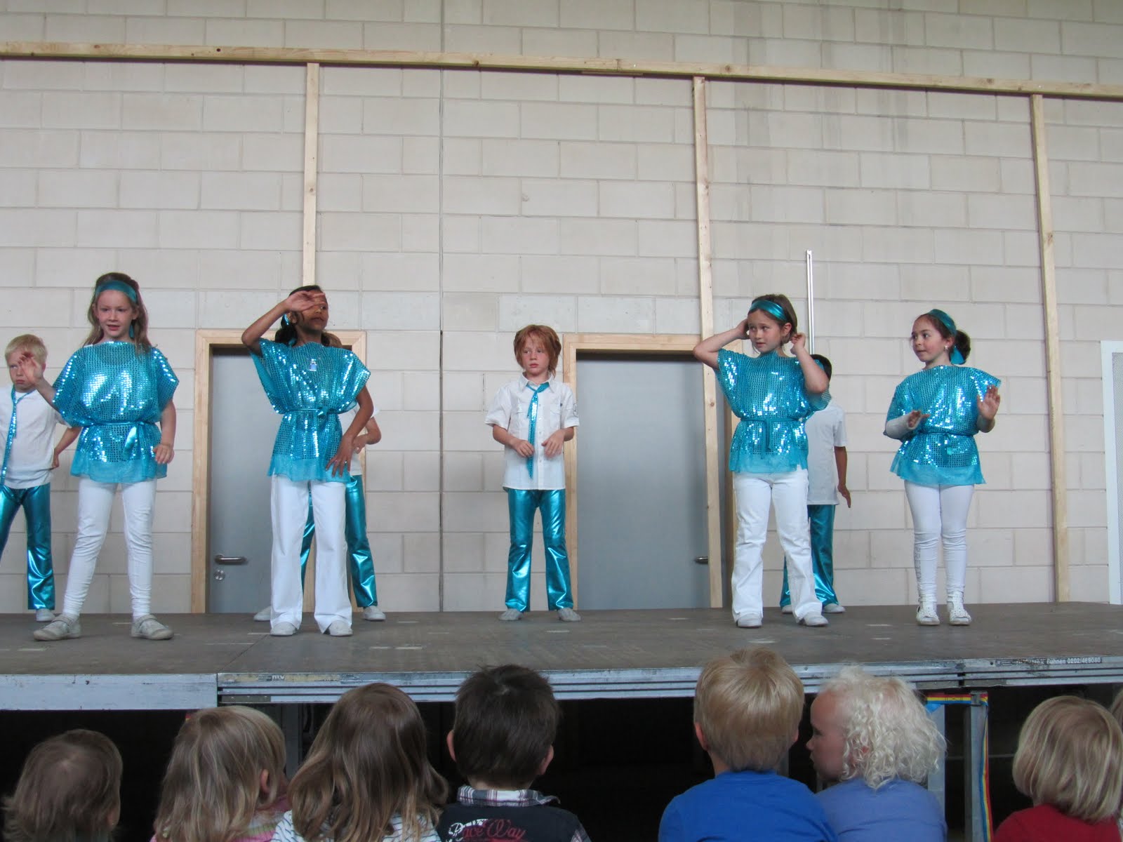 Bij juf Els in het eerste leerjaar: Vandaag was er generale repetitie ...