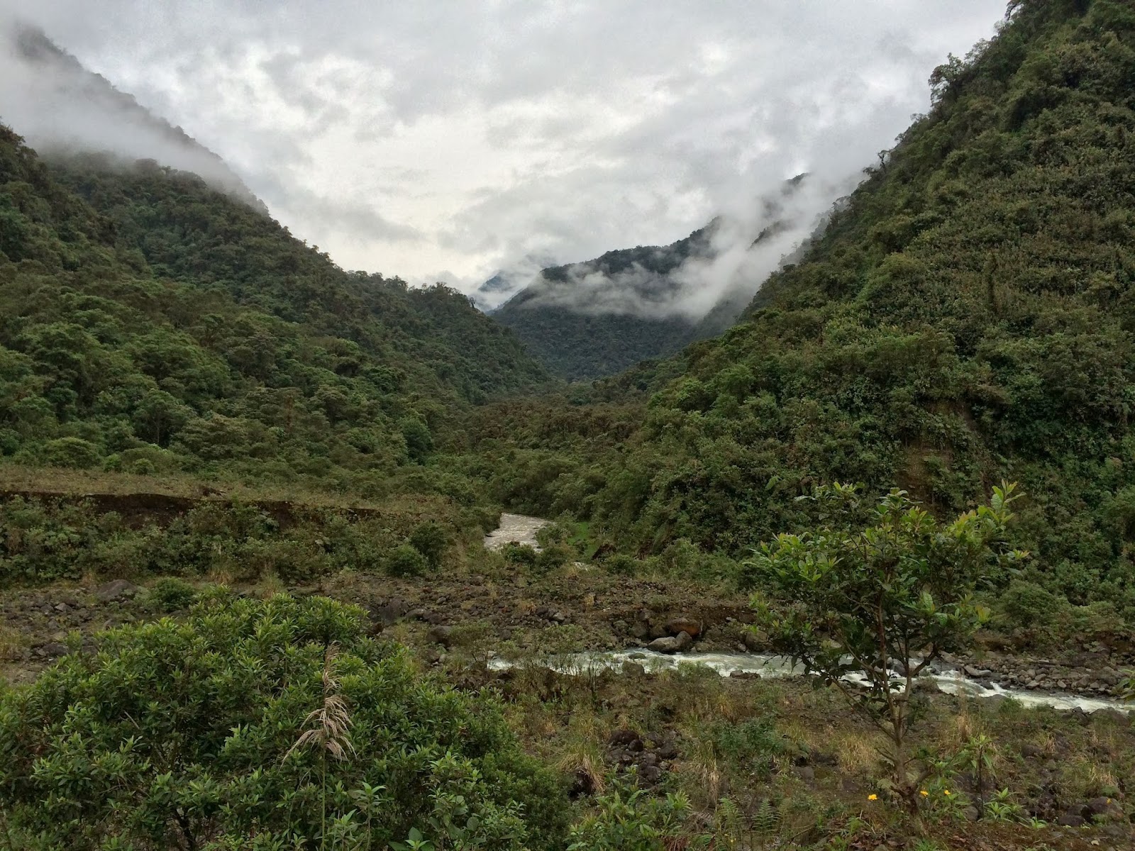 Aventuras Ecuador: Valle del Rio Azul