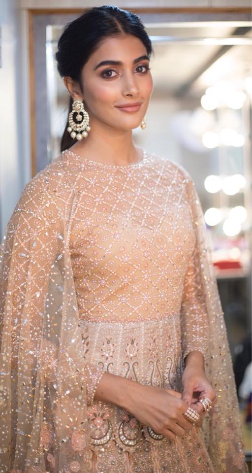 Pooja Hegde Hot Stills In Pink Dress At Zee Golden Awards Glamorous Indian Models