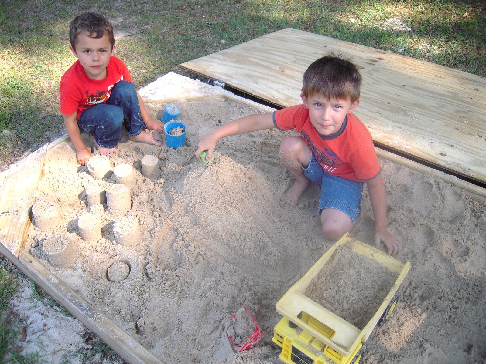 La-La's Home Daycare: Sandbox Fun