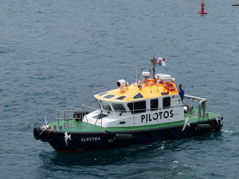 O Porto da Graciosa: Dia de dupla, "Ruby" e "Express Santorini"