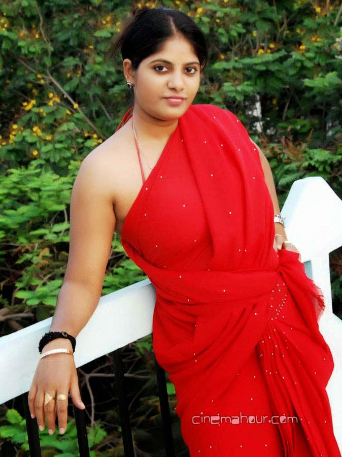 Reethu Reddy Photo Shoot in Red Saree | Saree Fashion