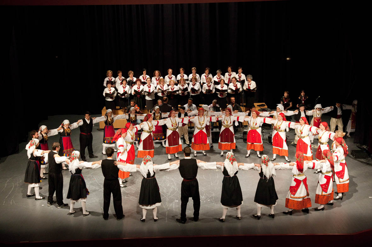 Greek Dances Online: Learn a traditional Greek dance now!