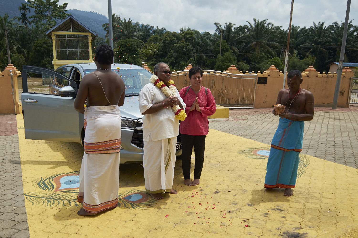 Hello Talalay: Trucking Through Sri Marathandavar Aalayam Maran Temple