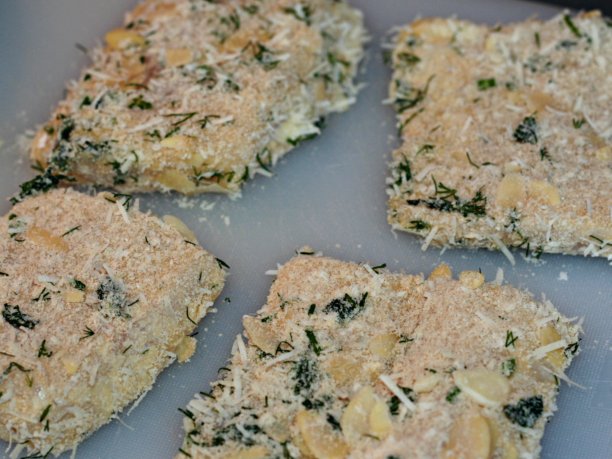 Sabor en cristal: Merluza rebozada con hierbas