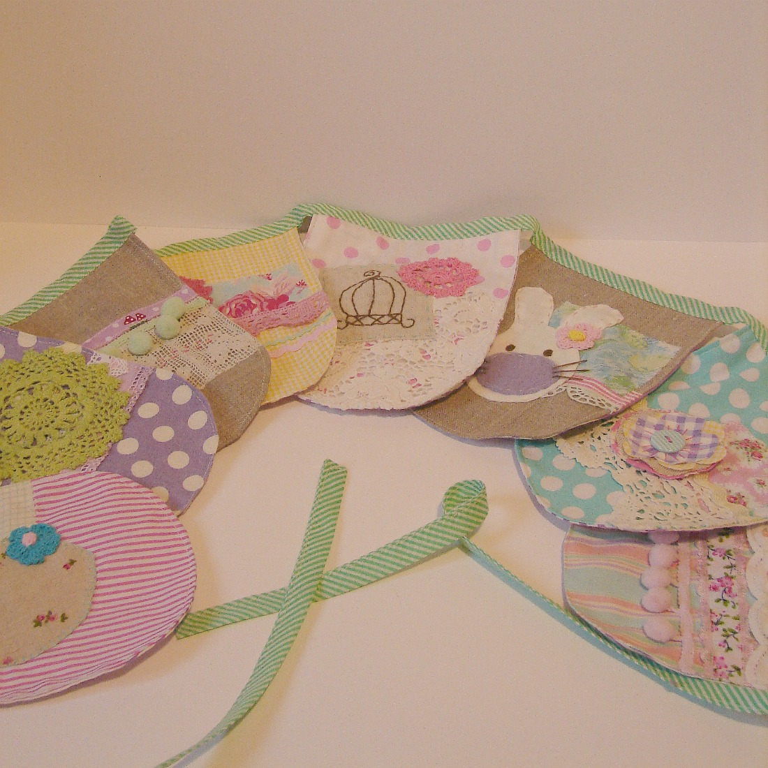 Roxy Creations: Springtime Bunting