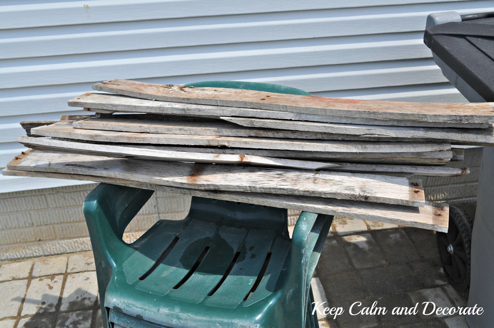 Keep Calm and Decorate: Outdoor Pallet Sign