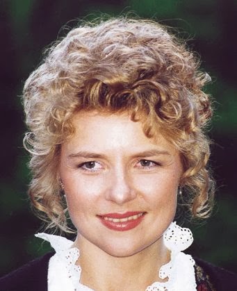 Angelina Wittmann - Arte-Cultura-História e Antropologia : Angela Wiedl