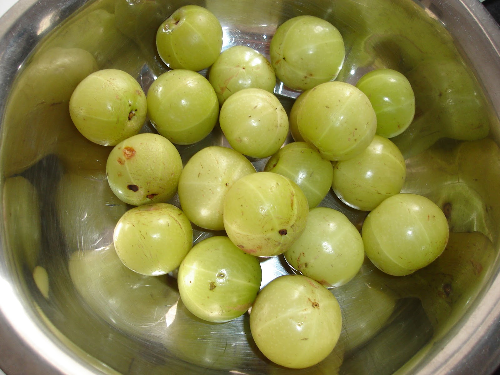 Sabdha's Kitchen: Gooseberry Pickle/Nellikai Urugai