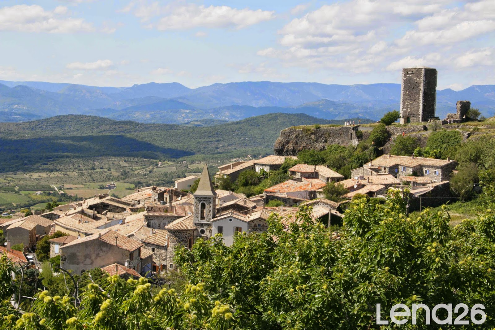 Balades en Drôme-Ardèche: Mirabel : petite balade du village à la tour ...