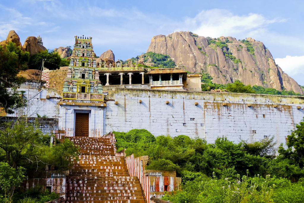Tamilnadu Tourism: Kodunkundranathar Temple, Piranmalai, Sivaganga