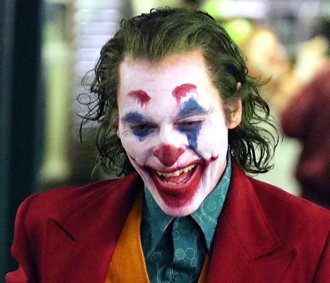 SNEAK PEEK : Crying "Joker" Revealed - New Leaked Set Footage