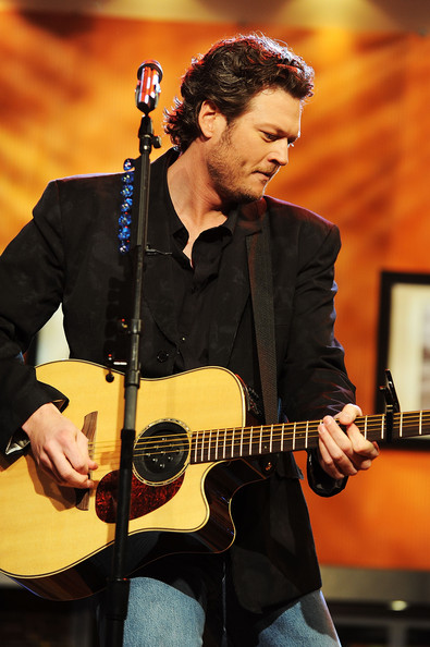 BADBOYS DELUXE: COUNTRY SINGER-BLAKE SHELTON