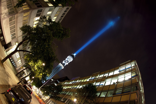 Lightsaber Over London ~ Kuriositas