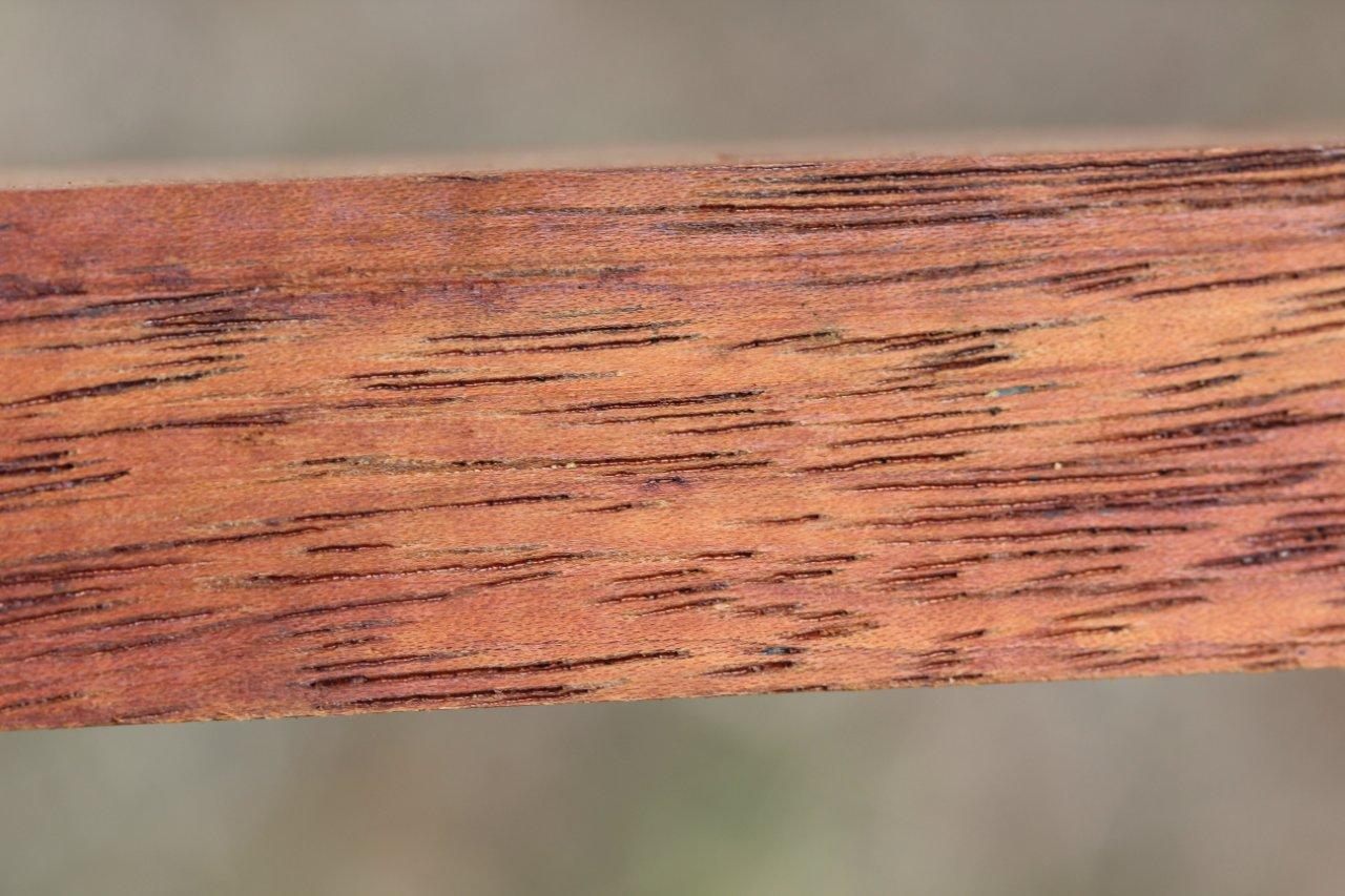 Naruskan Tukikohta: Mistä puusta on puukonkahvat tehty?