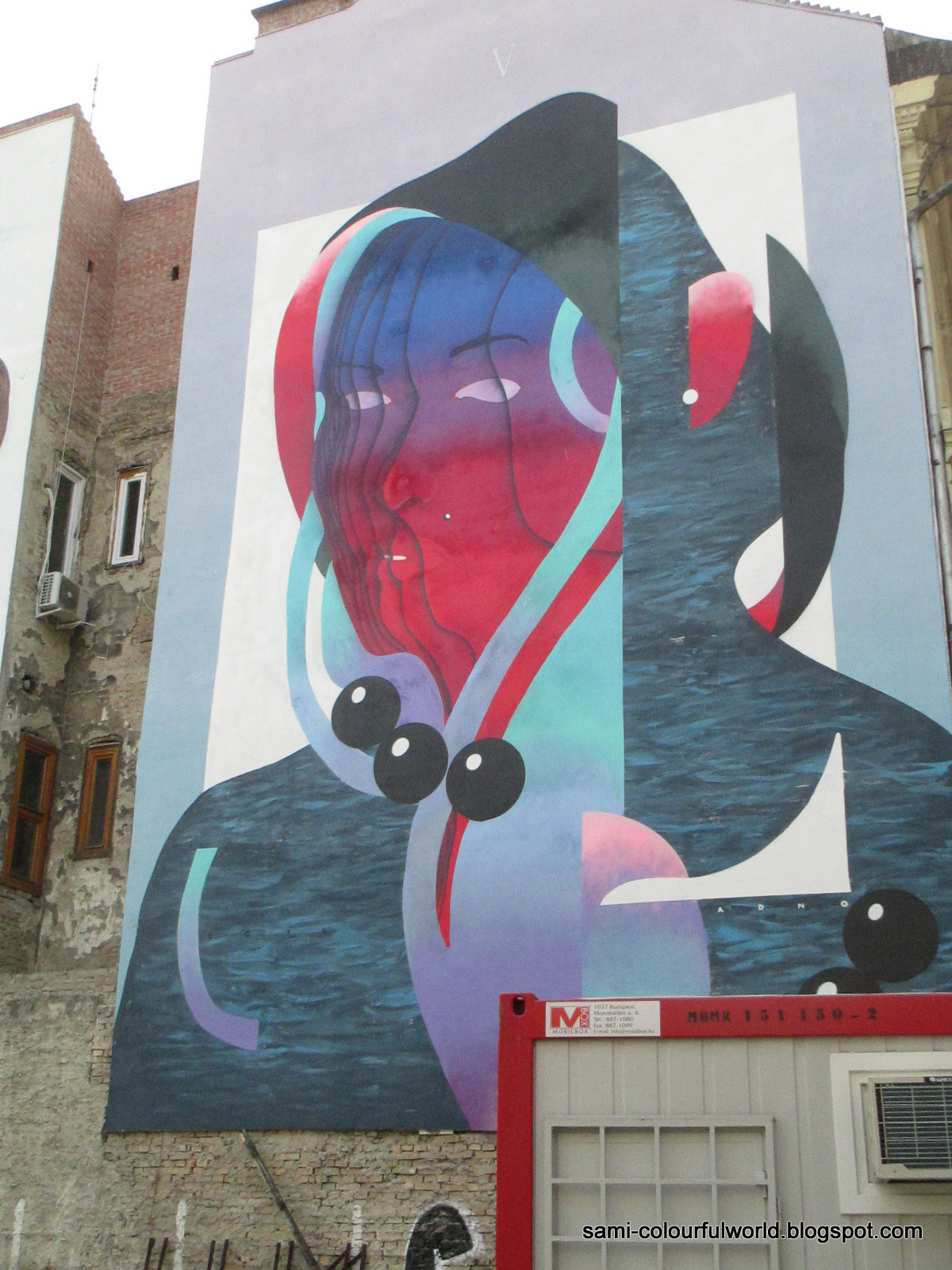 COLOURFULWORLD: Monday Mural - The 3 giants in Budapest