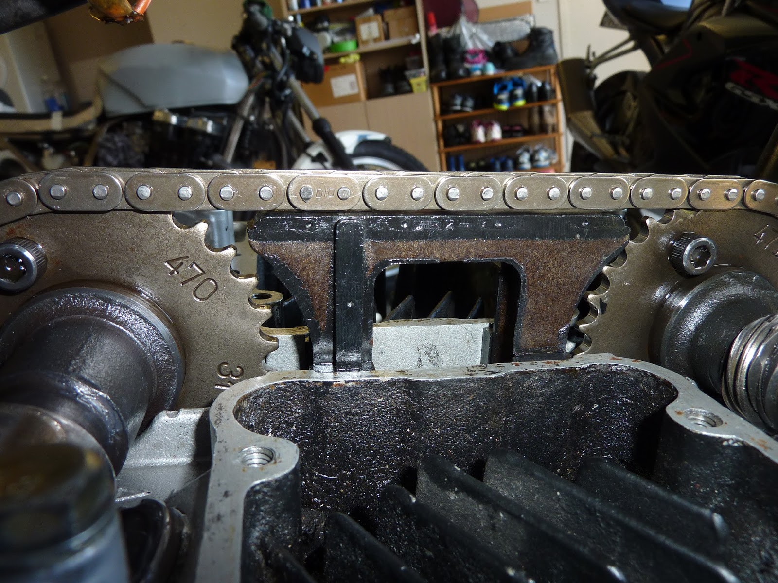 BikeTech7: How to change your camchain... or timing chain if you prefer.