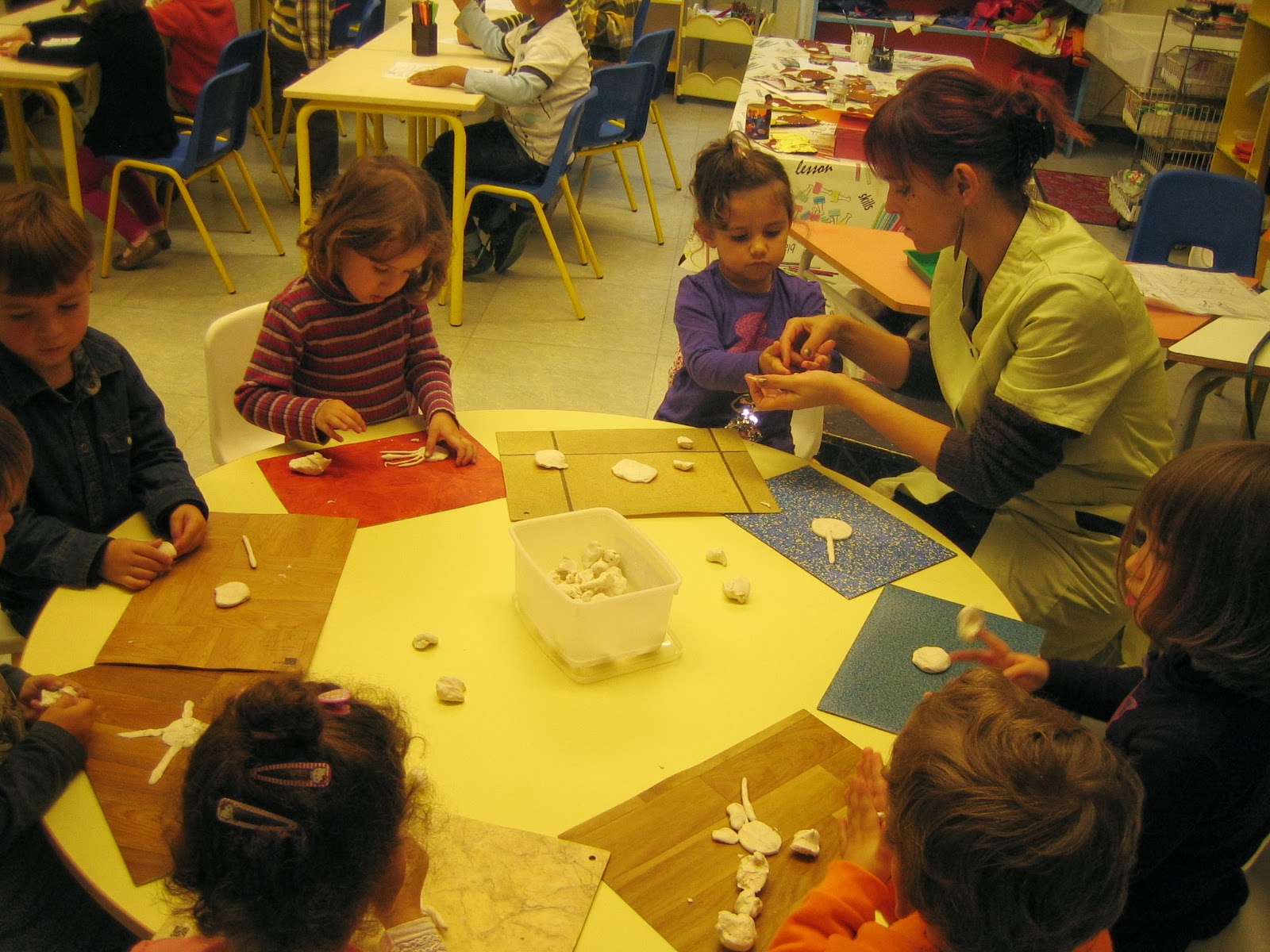 pasteurpetitsetgrands: Atelier dirigé de pâte à modeler