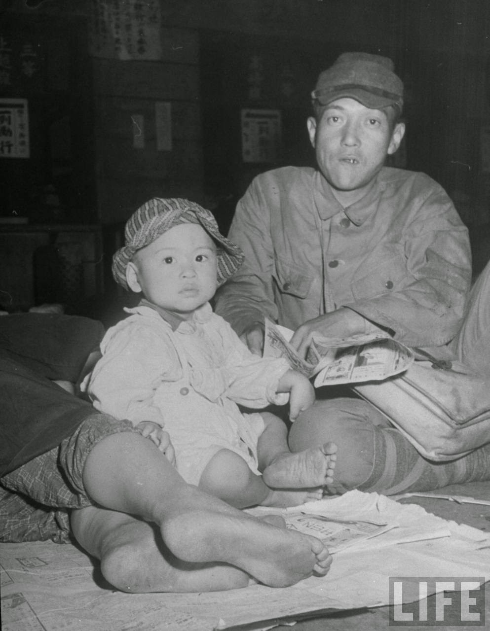 19 Amazing Black and White Photos That Capture Daily Life in Japan in ...