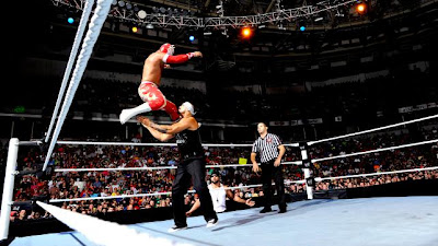 WWE In live!!!!: SIN CARA vs HUNICO