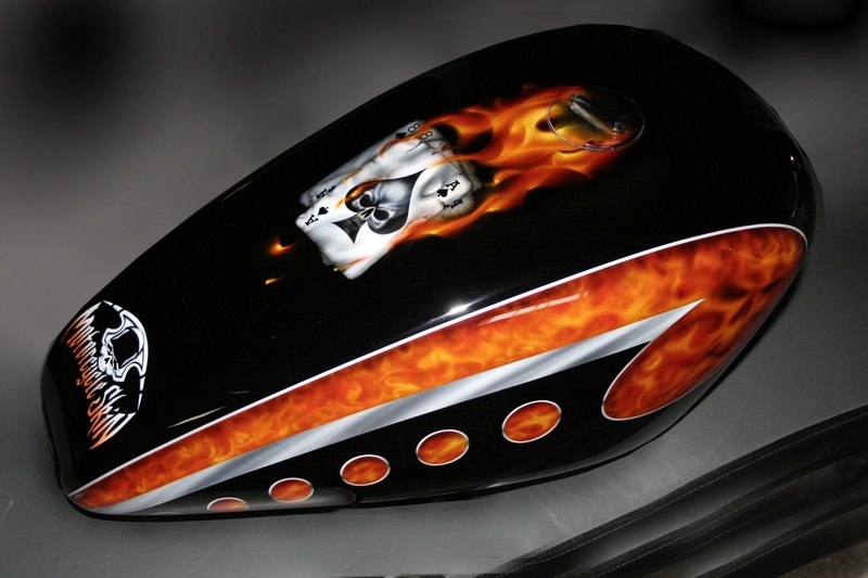 How to custom paint a motorcycle tank. - Custom motorcycle builder idea