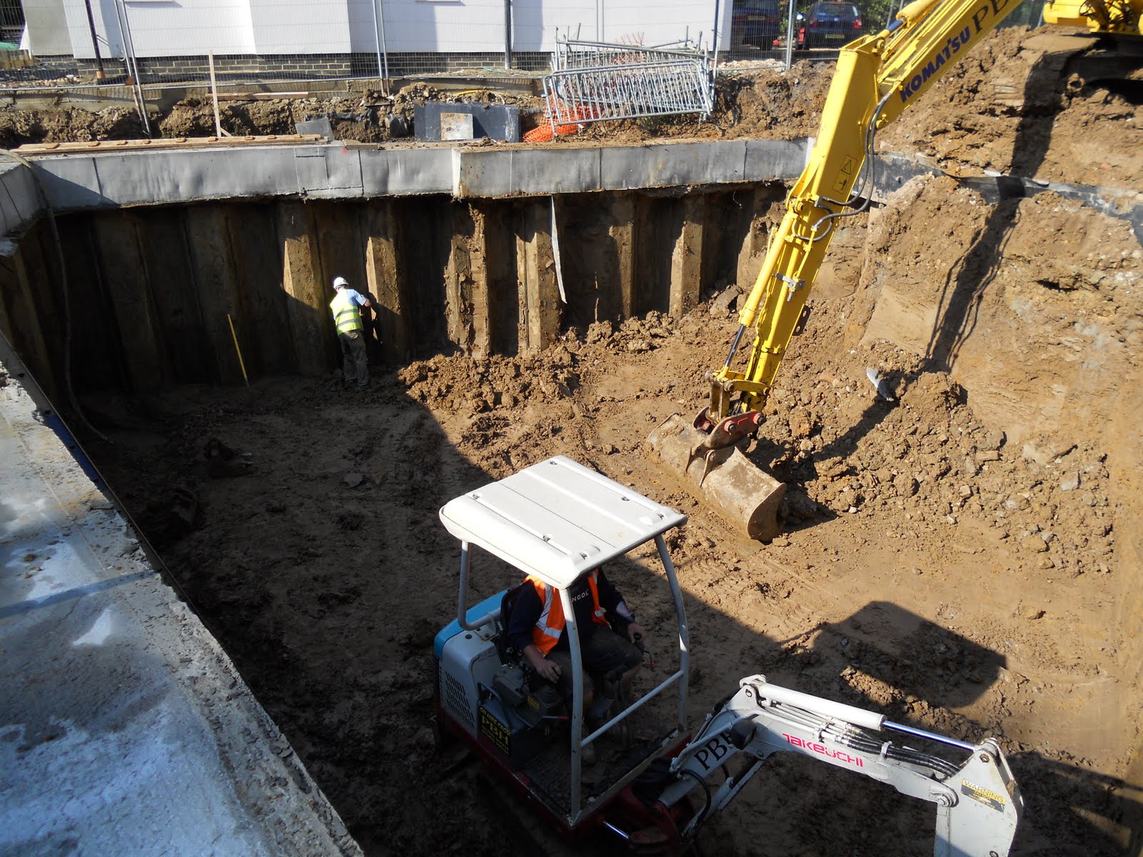 Modern House Build In Surrey: Day 60 - The big dig is almost done