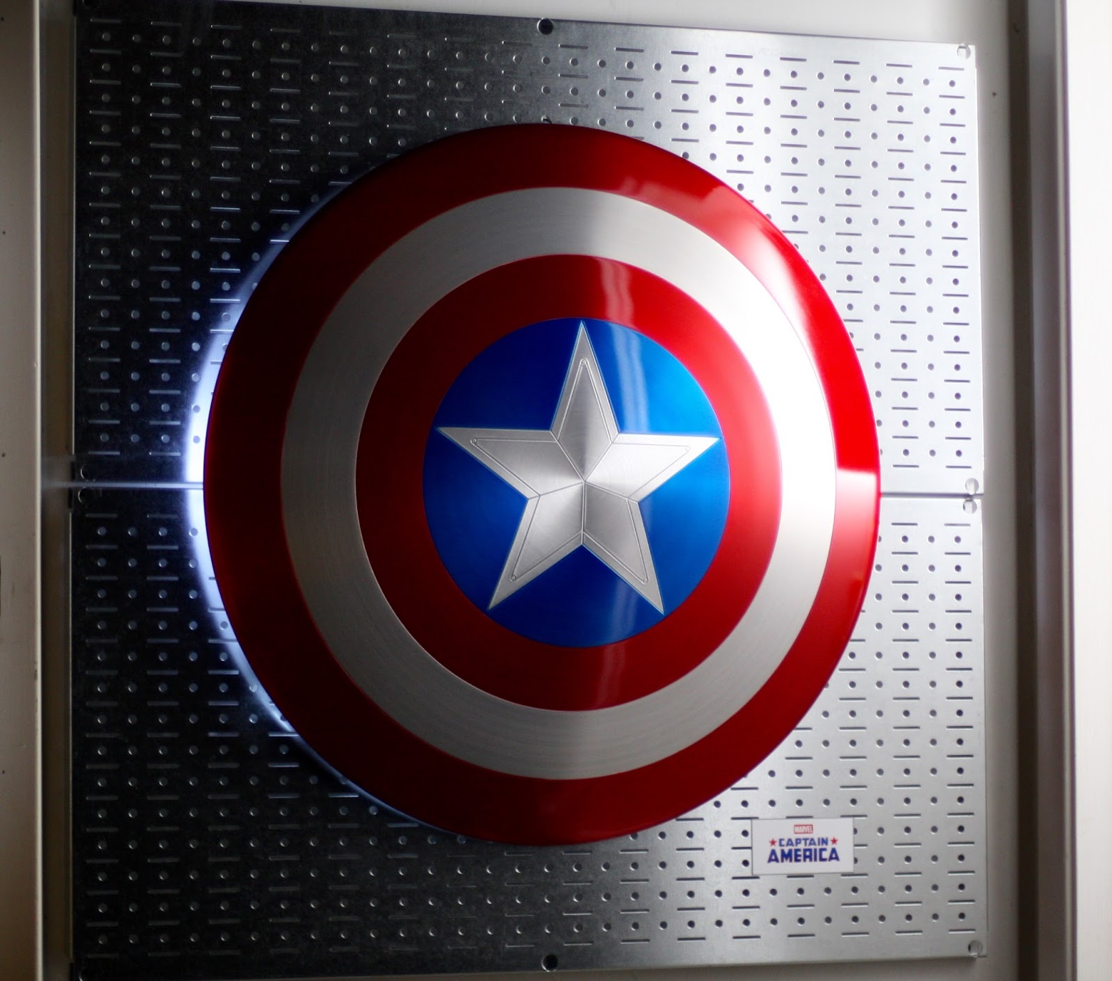 GEEK DIY BAM!: MARVEL CAPTAIN AMERICA 1:1 REPLICA SHIELD WALL DISPLAY ...