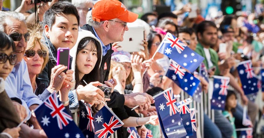 Los inmigrantes asiáticos superan a los europeos por primera vez en ...