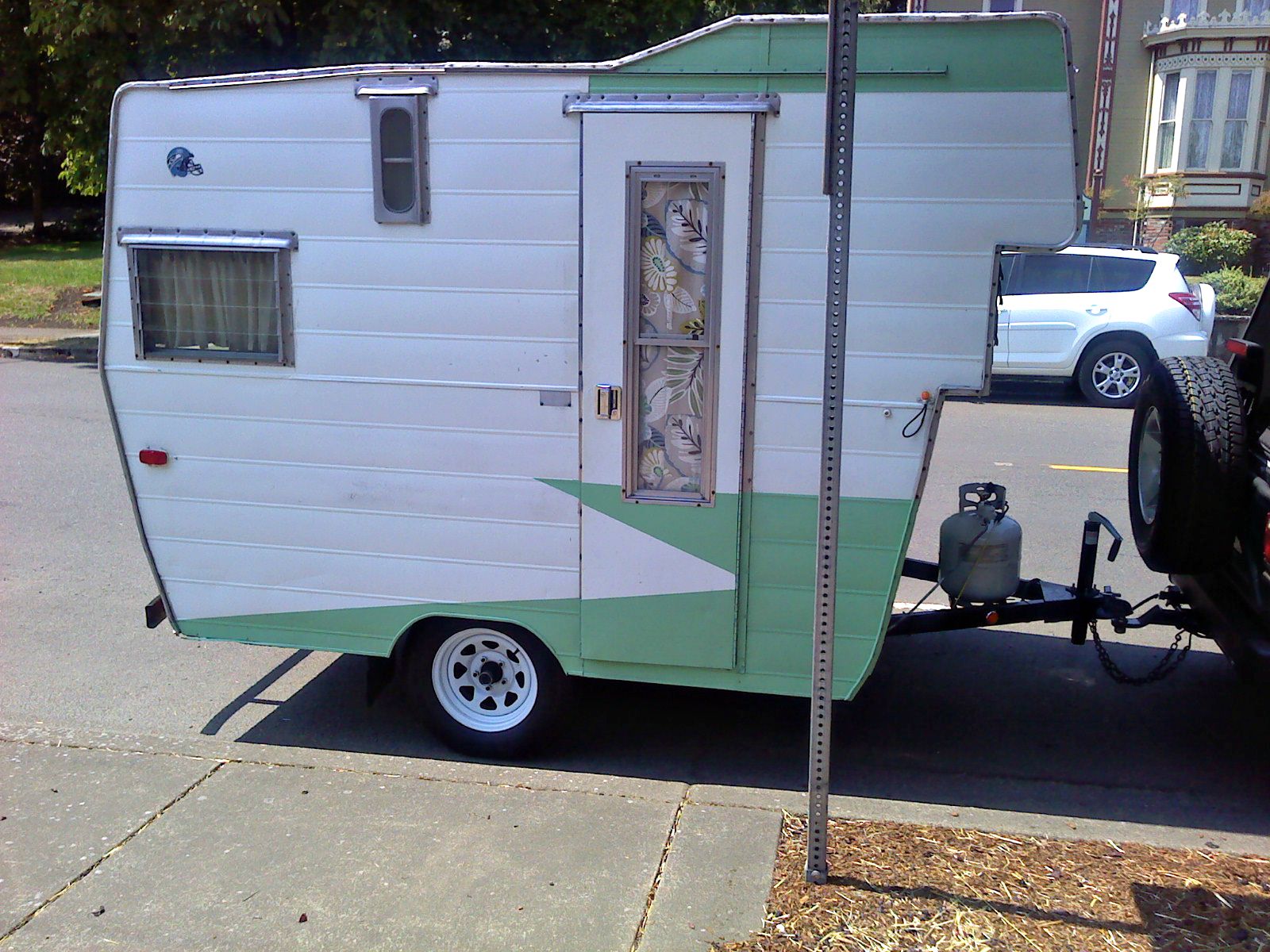 High Prairie Farmgirl: Cute Little Trailer