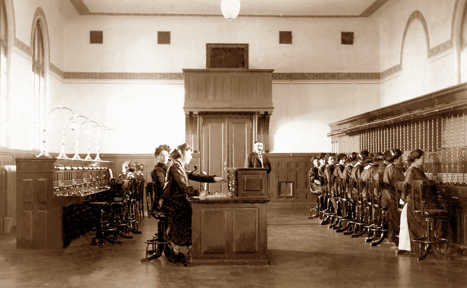 Kolekcionar: 130 godina od prvog telefonskog razgovora u Srbiji