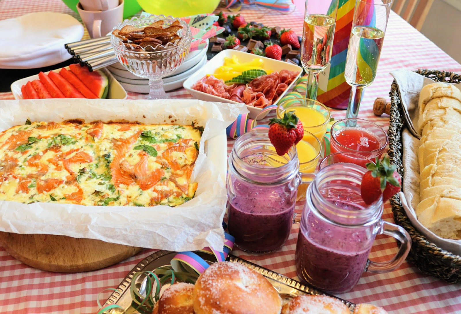 Paperivuoka: Vappubrunssi & Kylmäsavulohi-perunatortilla