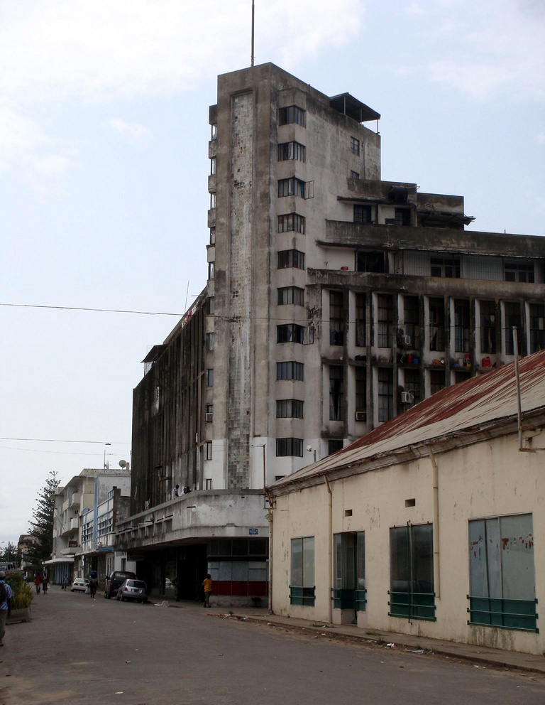 Prédio modernista dos anos 50 na esquina da Rua de Timor Leste - ECZAL ...