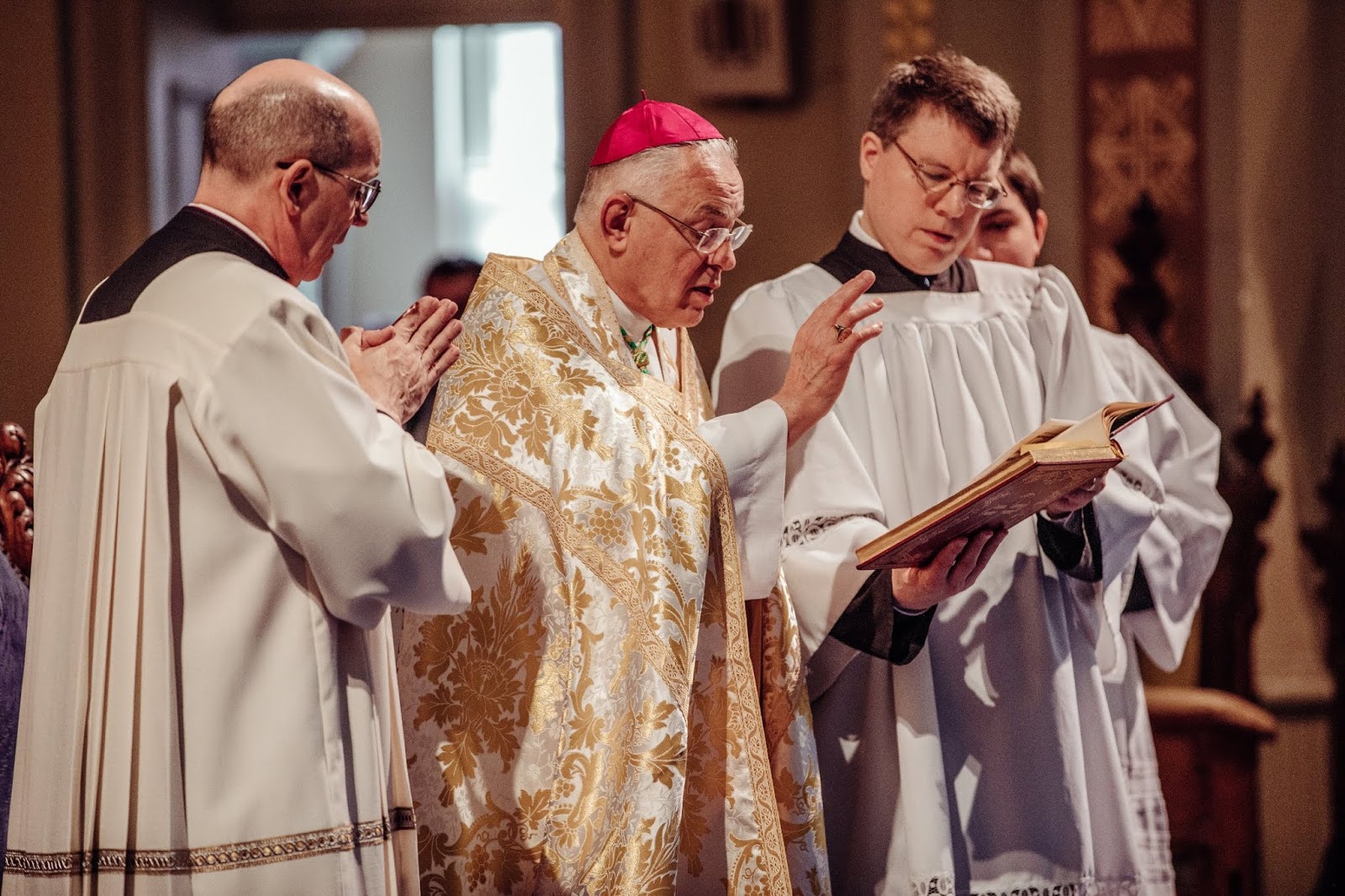 New Liturgical Movement: Pontifical Low Mass and Confirmations in Detroit