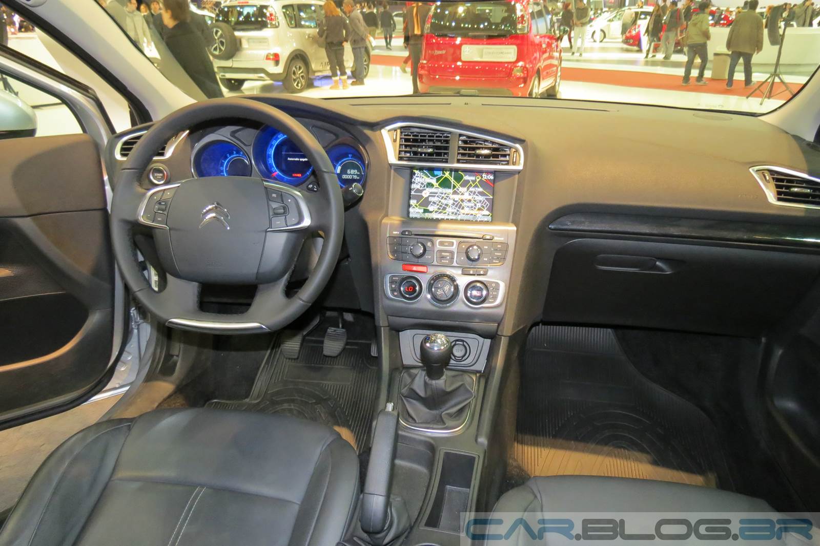 Citroen C4 Lounge: site divulga preços, versões e lista de equipamentos ...