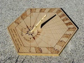 Astróloga Júnia Caetano: O RELÓGIO DE ACAZ