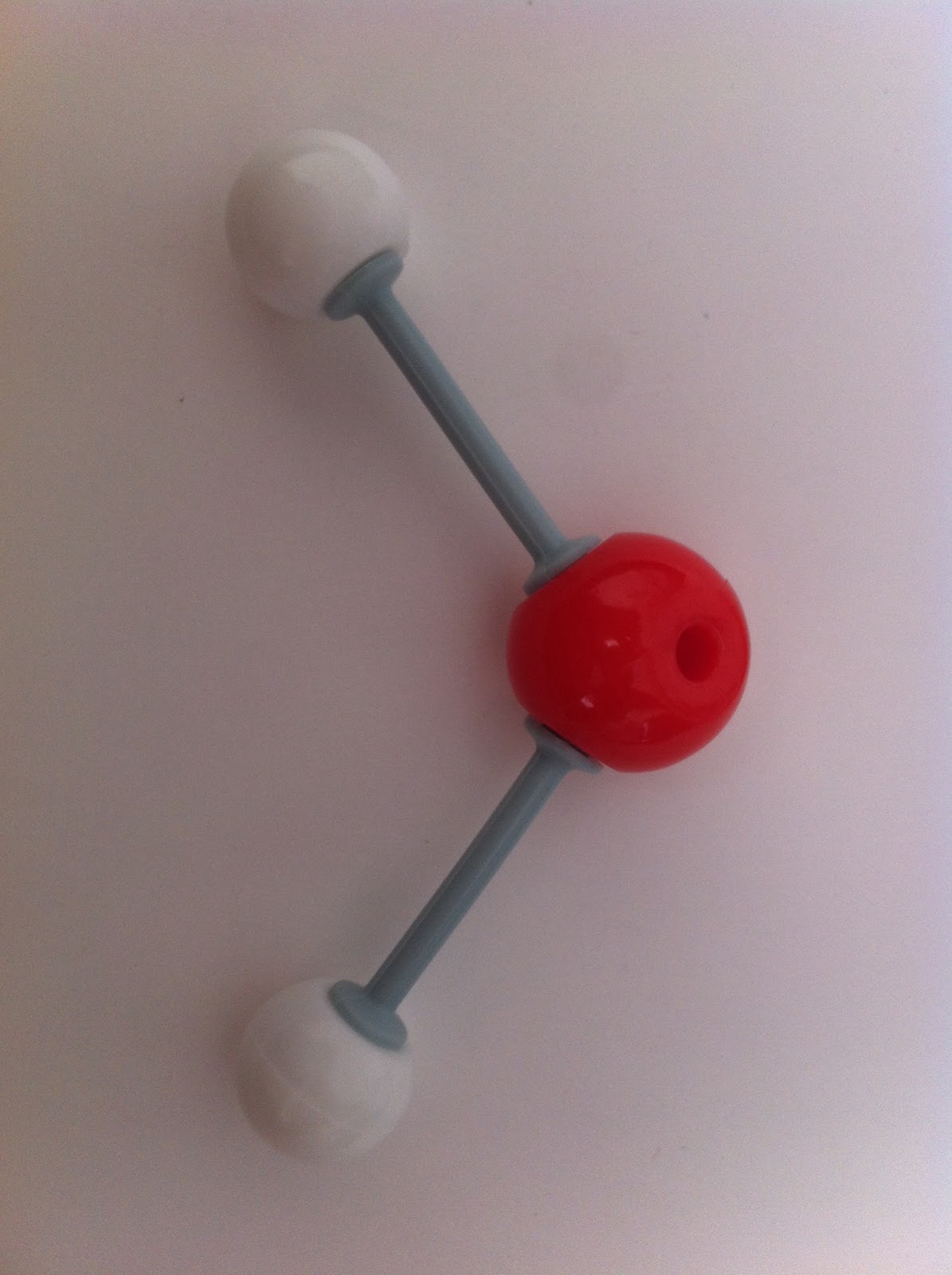 Montessori Anonymes : Cartes de formules et de compositions moléculaires.